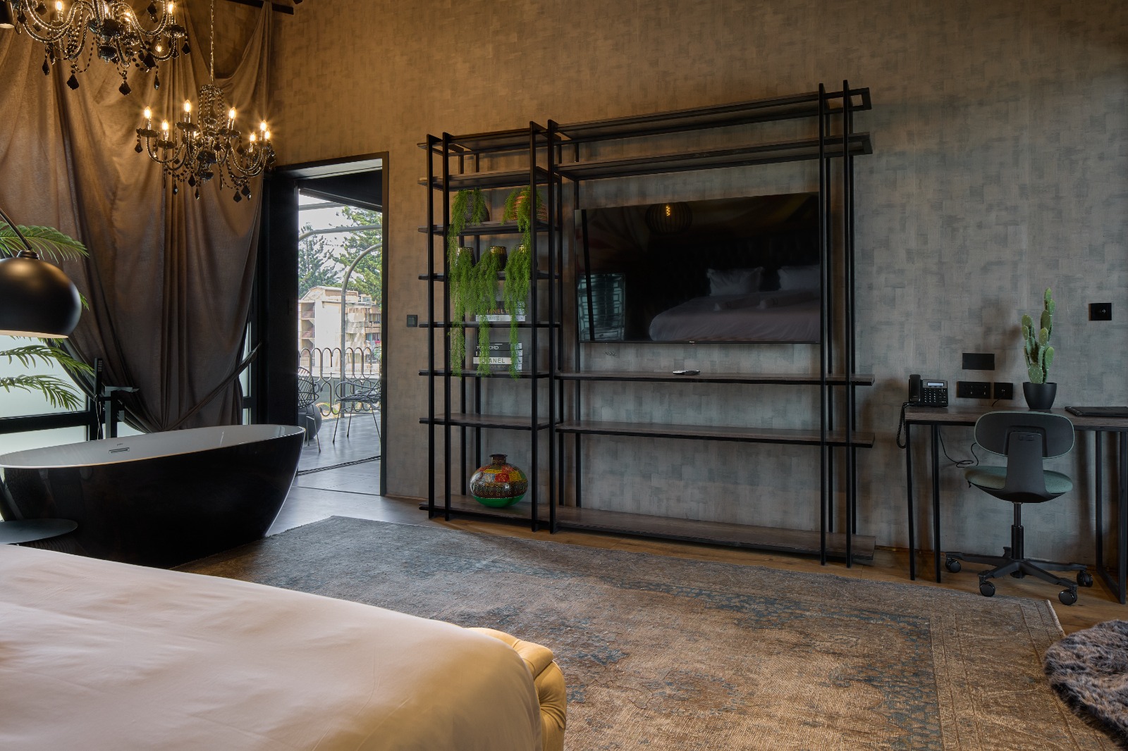 Penthouse Suite with Balcony – Cargo88