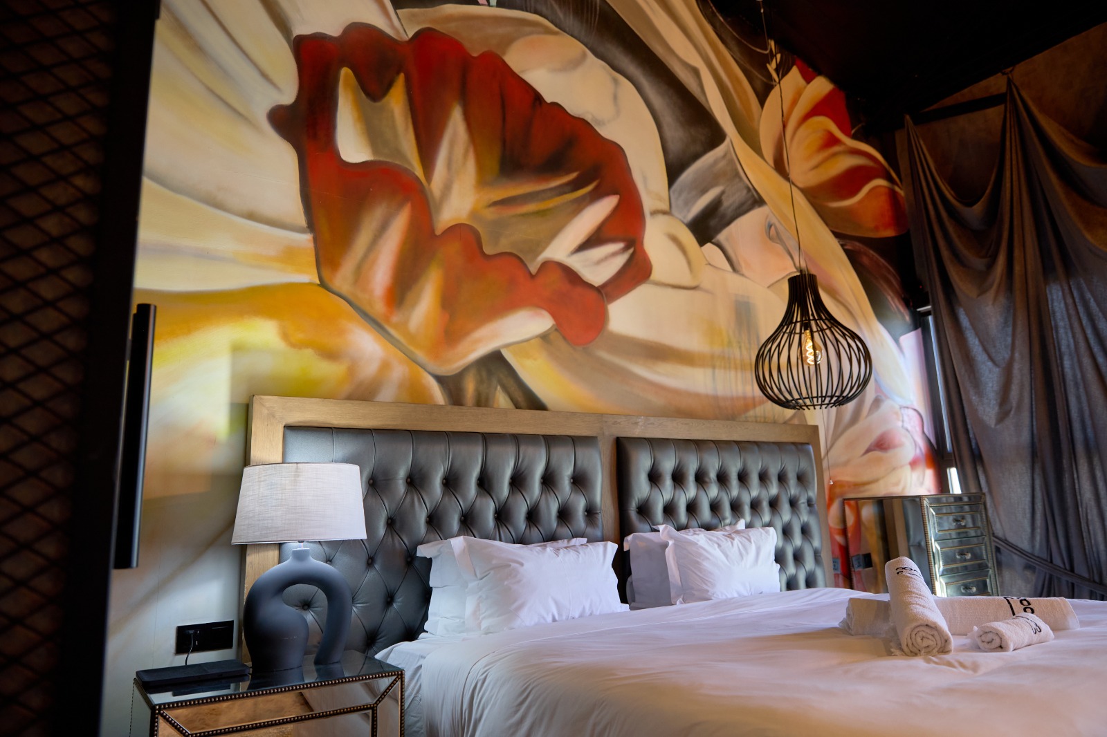 Penthouse Suite with Balcony – Cargo88